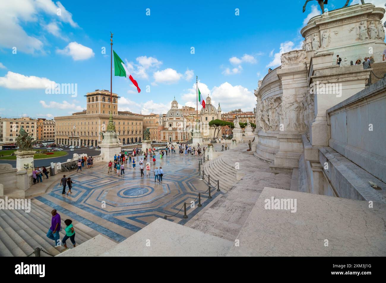 The vittoriano in venezia square hi-res stock photography and images ...