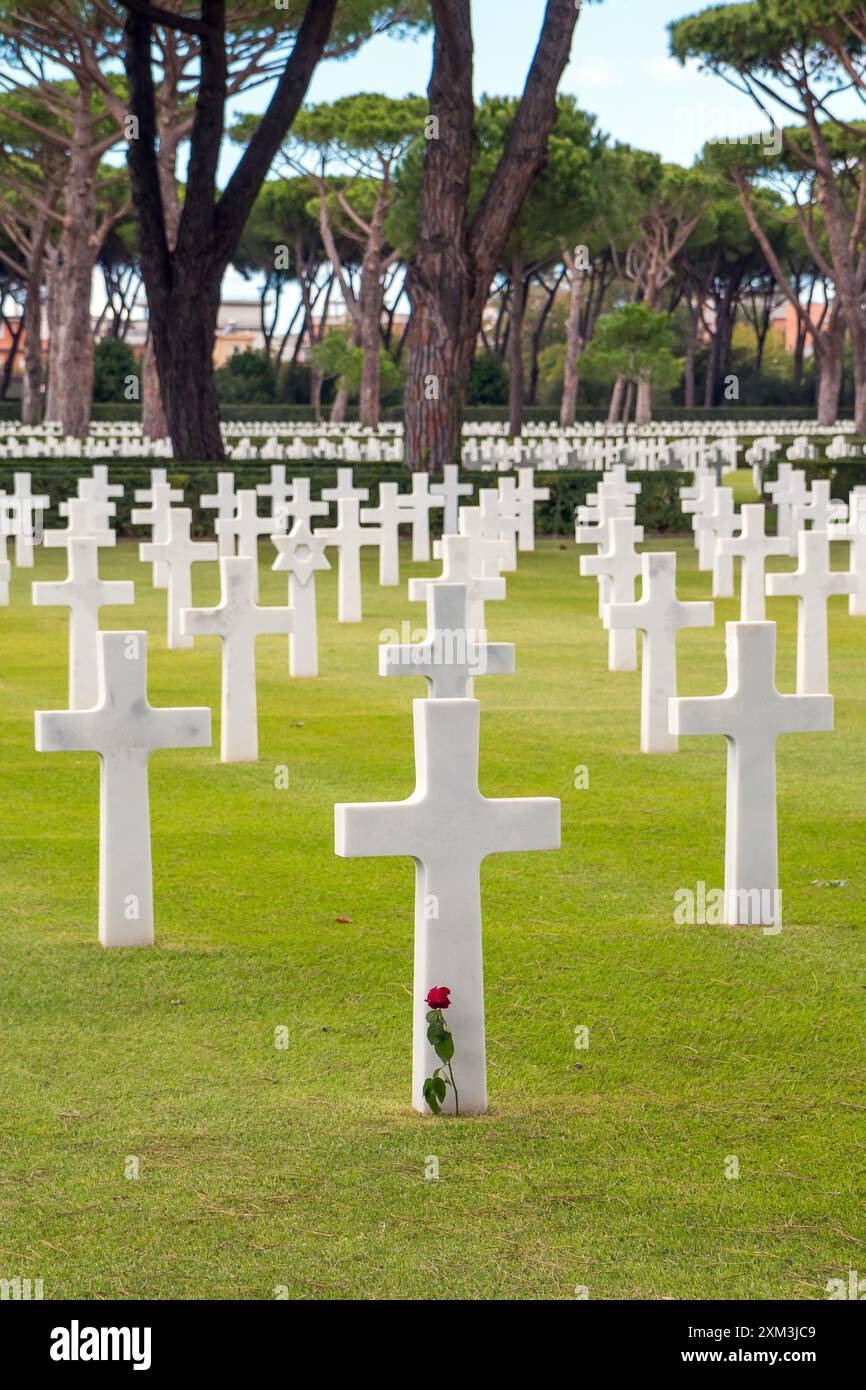 Military cemetery american soldiers Stock Photo - Alamy
