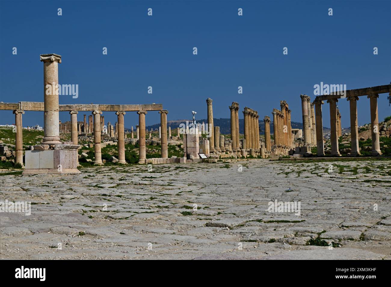 A view of the architectural ruins of the historic Roman city of Jerash ...