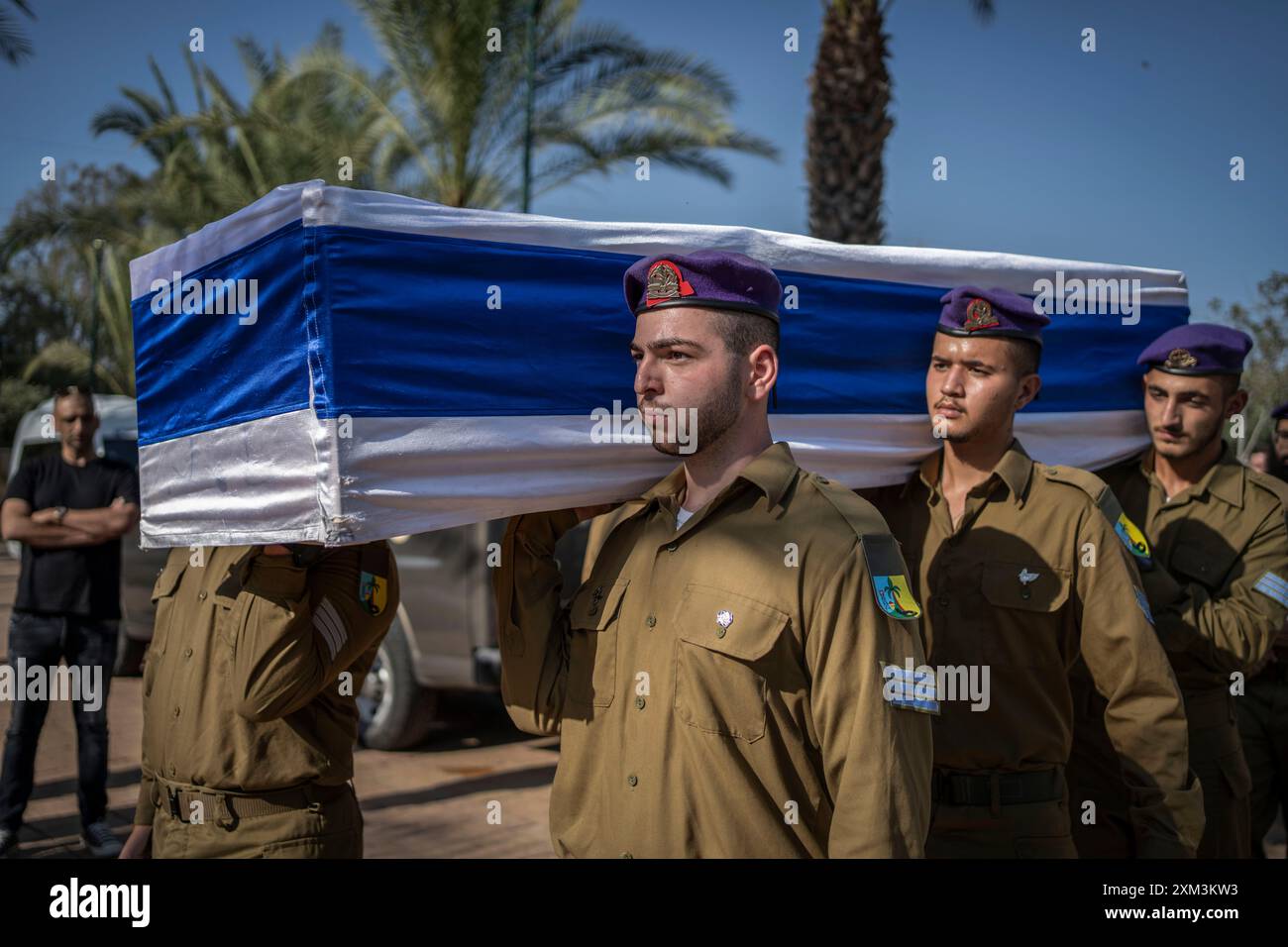 Tel Aviv, Israel. 25th July, 2024. Israeli honor guards carry the ...