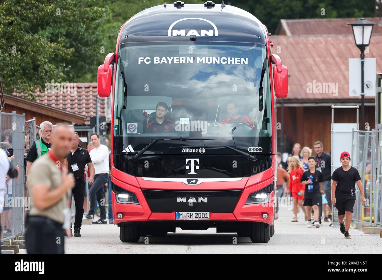 Mannschaftsbus FC Bayern Muenchen, FC Bayern Muenchen vs. FC Rottach ...
