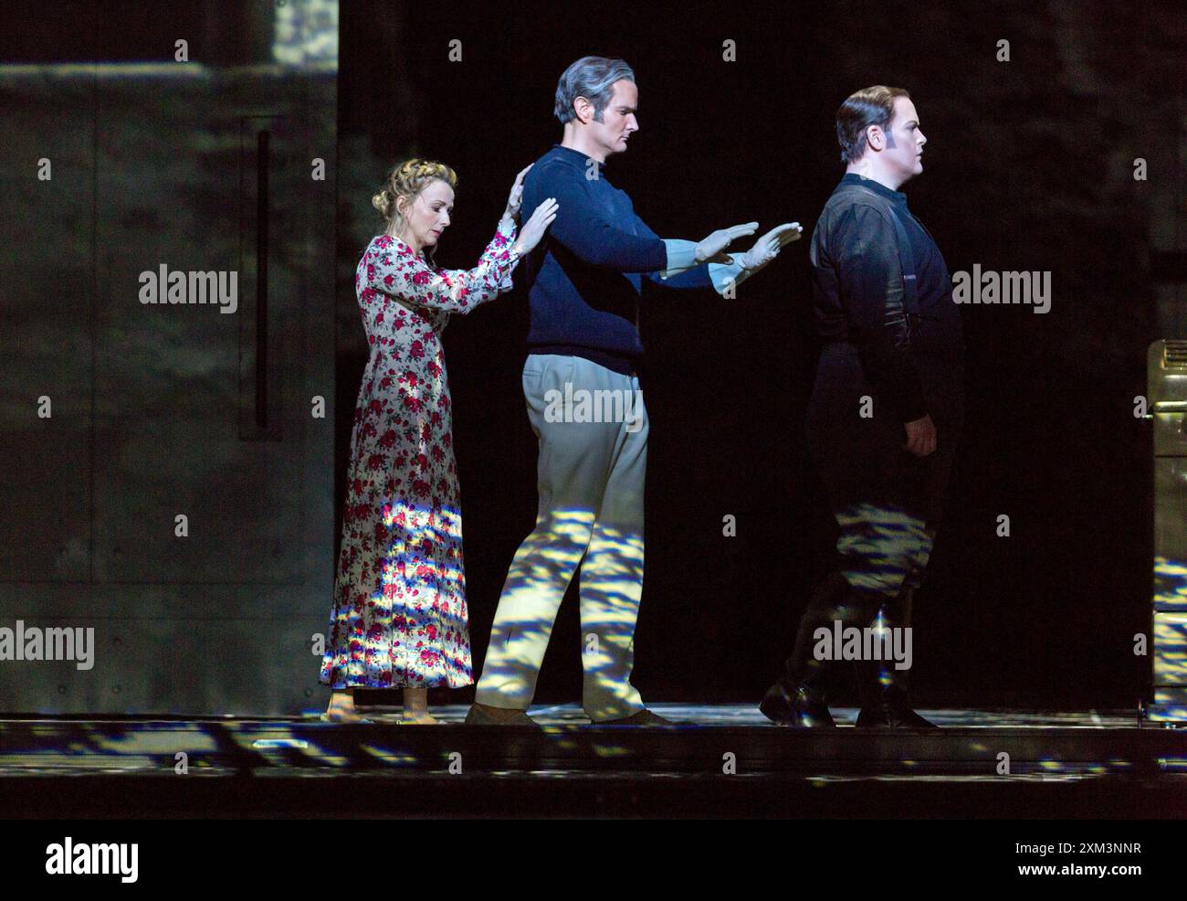 l-r: Sarah Tynan (Eurydice), Nicholas Lester (Orphee), Nicky Spence ...