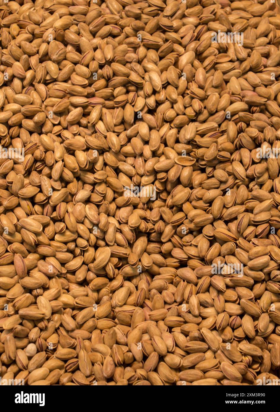 Pistachio nuts with shell ready to eat Stock Photo - Alamy