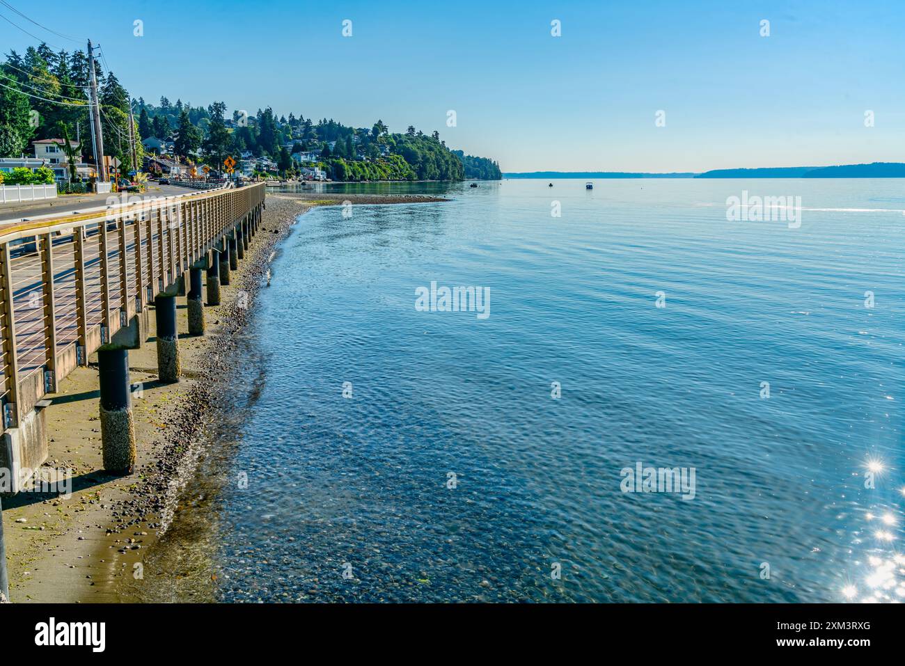 A small cove with waterfront homes in Redondo Beach, Washington Stock ...