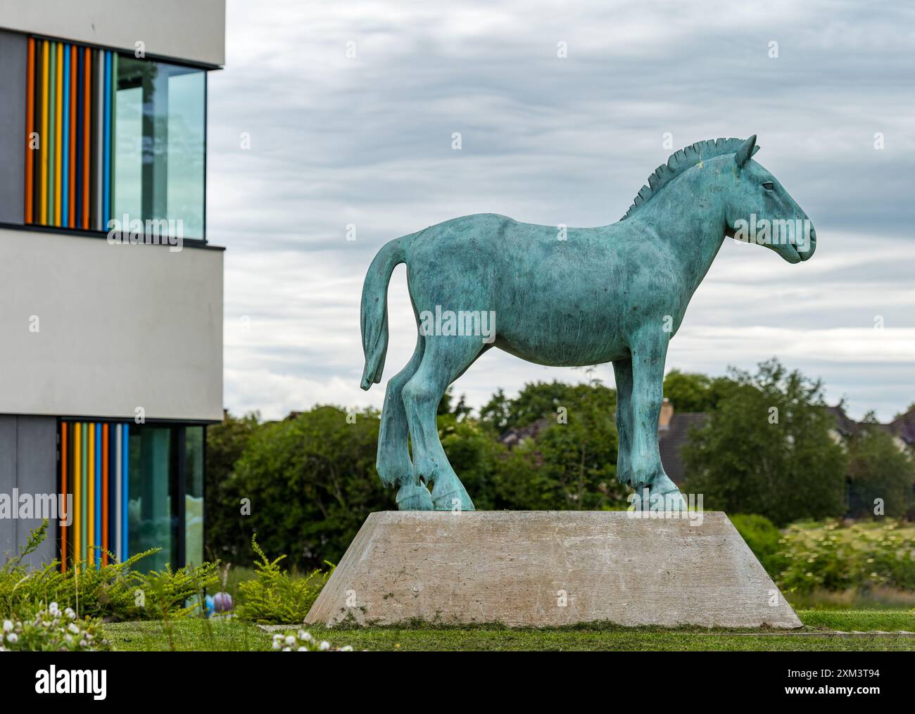 Bronze pit pony sculpture by Kenny Hunter in grounds of East Lothian ...