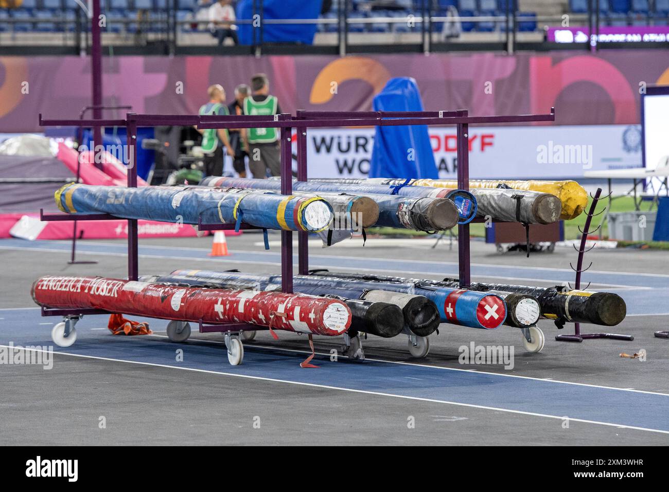 Olympic pole vault hi-res stock photography and images - Alamy