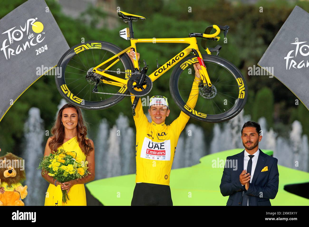 Tadej Pogacar has special yellow Colnago at final podium Tour de France ...