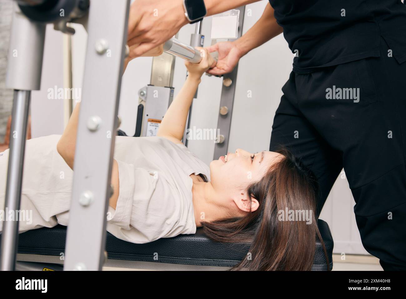 Woman and bench press up hi-res stock photography and images - Alamy