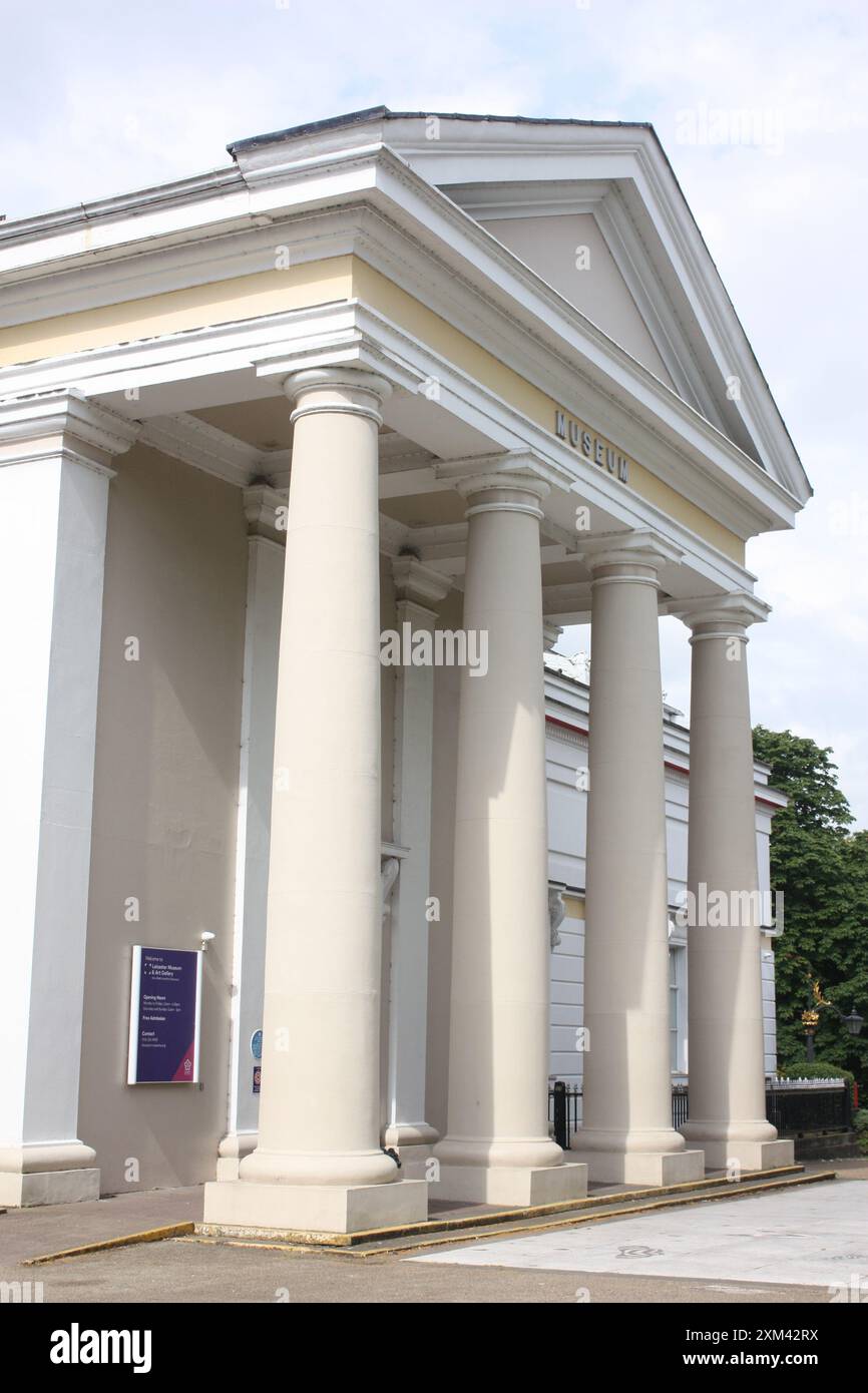 The Leicester Museum and Art Gallery by New Walk, Leicester, England ...