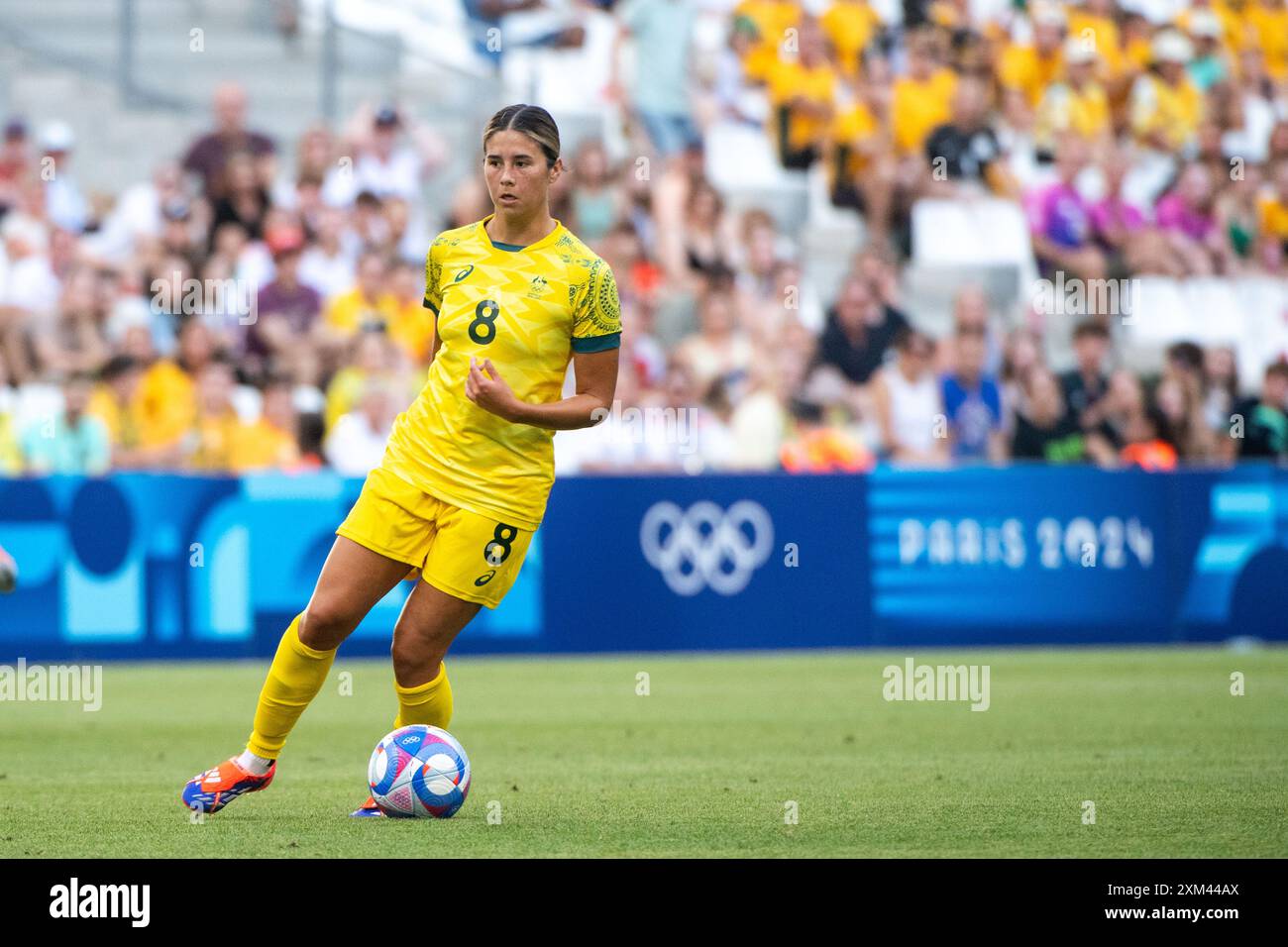 Kyra Cooney-Cross (Australien, #08) am Ball, FRA, Olympische Spiele ...