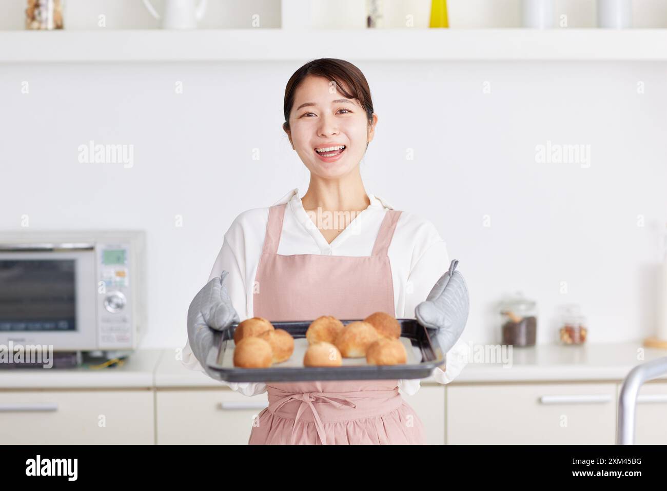 Japanese woman cooking in the kitchen Stock Photo - Alamy