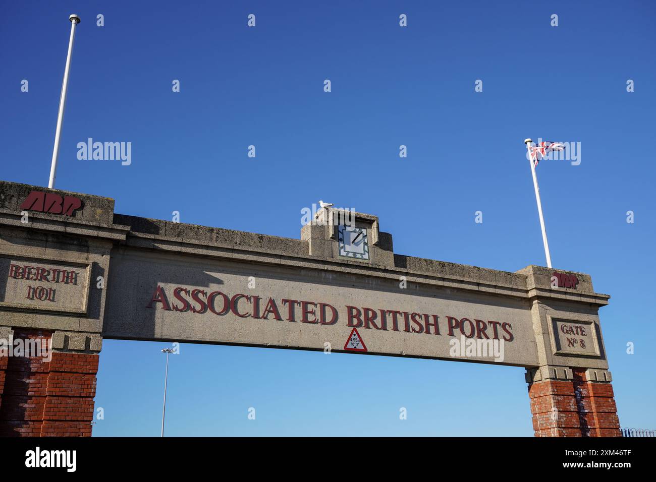 Into berth 101 city cruise terminal hi-res stock photography and images ...