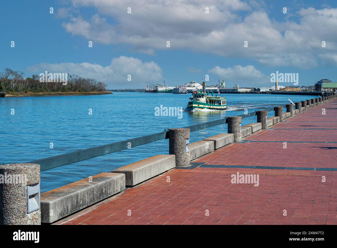 Savannah river walk. The Savannah River is an important commercial ...