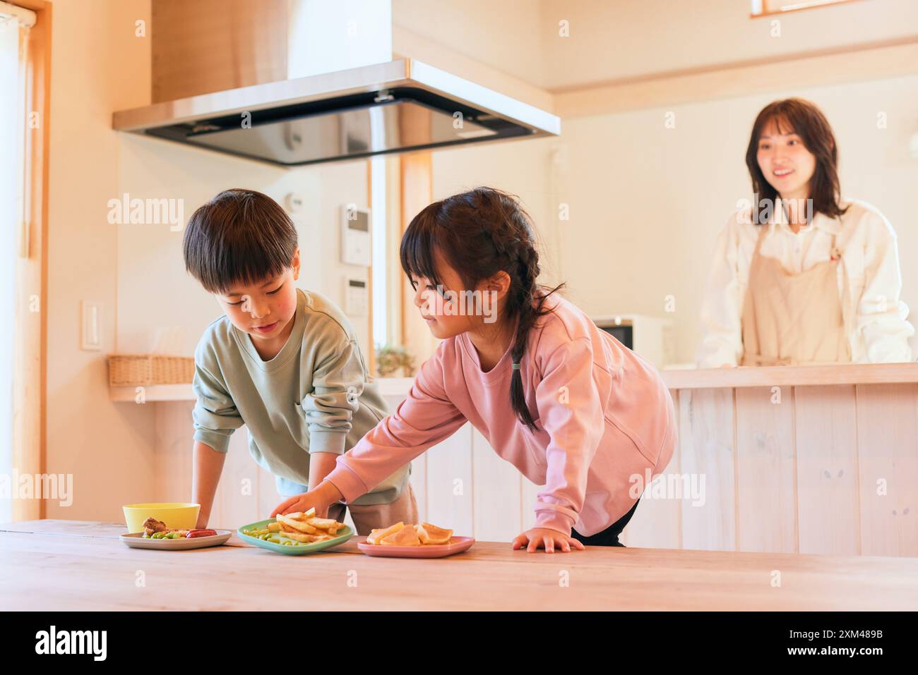 Happy Japanese kids eating in the dining room Stock Photo - Alamy