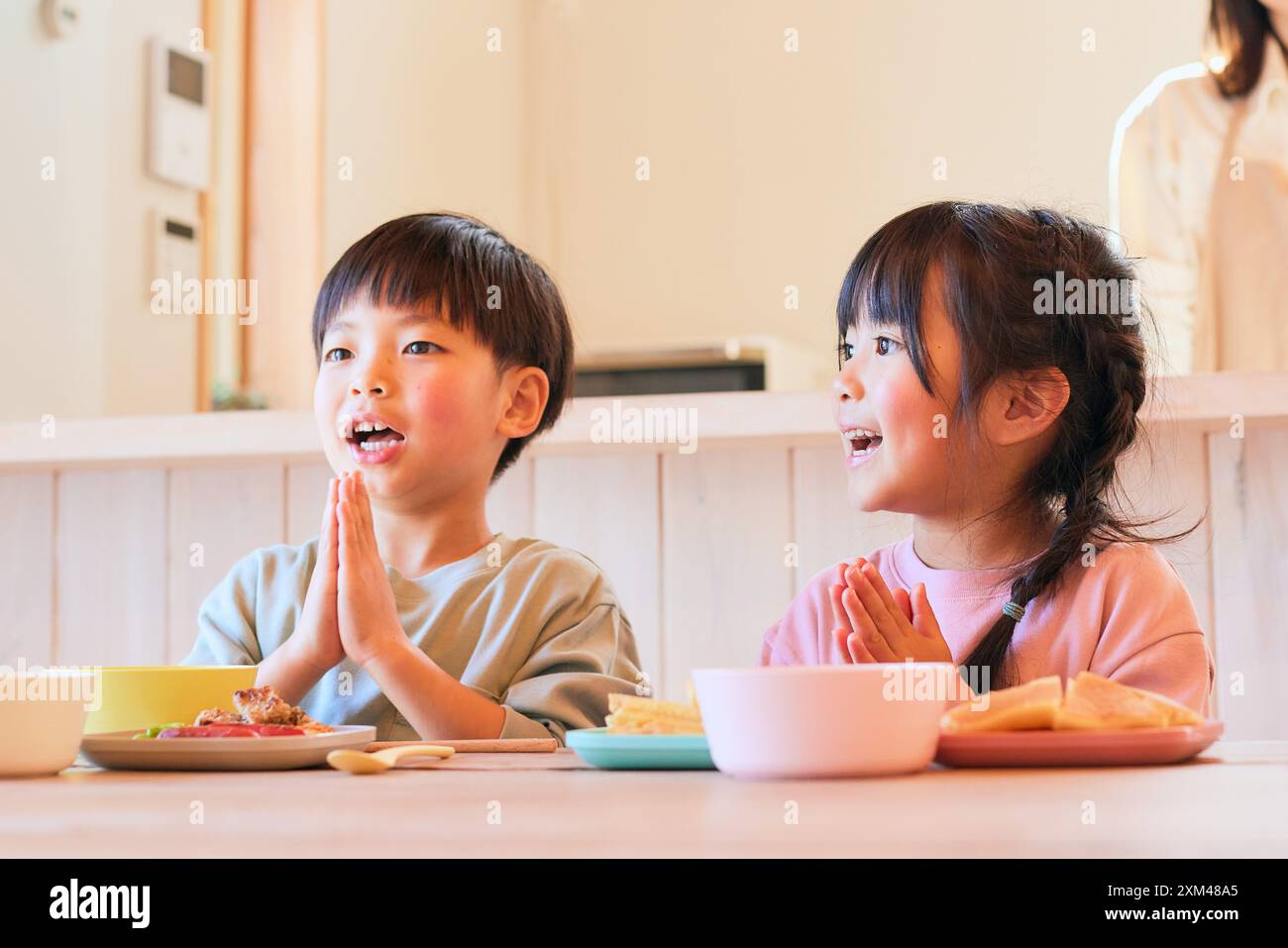 Happy Japanese kids eating in the dining room Stock Photo - Alamy