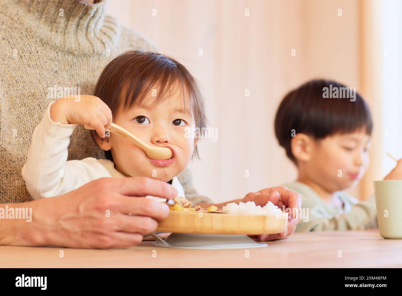 Happy Japanese kids eating in the dining room Stock Photo - Alamy