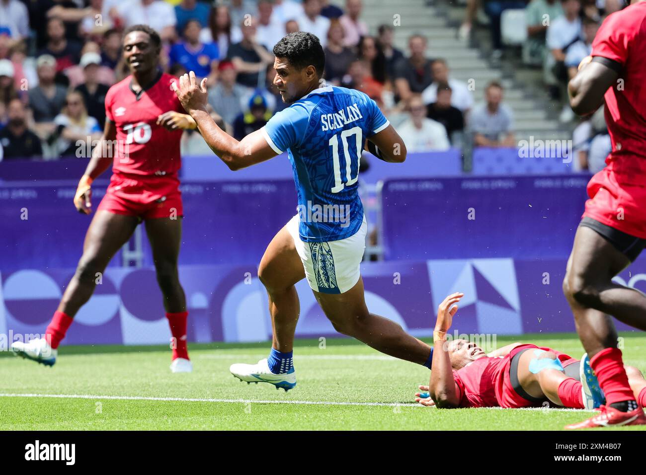 Paris, France, 25 July, 2024. Paul Scanlan (10) of Team Samoa catches ...