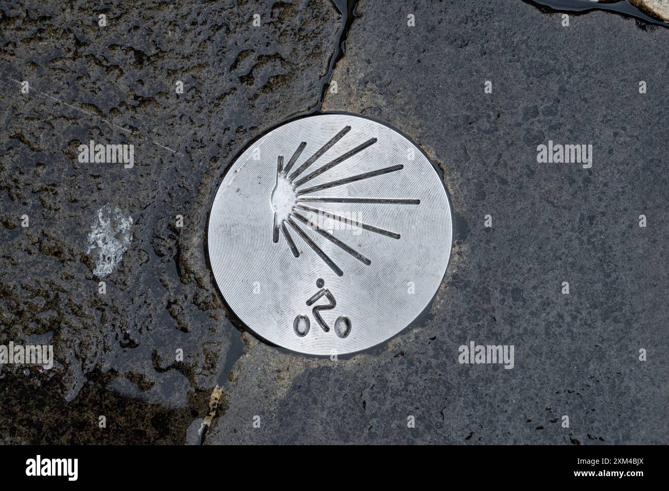 Camnio cycle path marker hi-res stock photography and images - Alamy