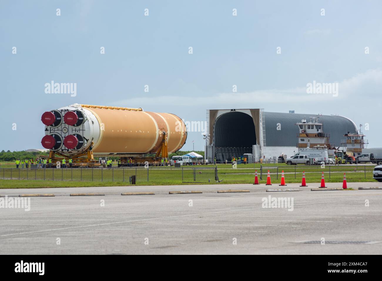 Sls core stage booster hi-res stock photography and images - Alamy