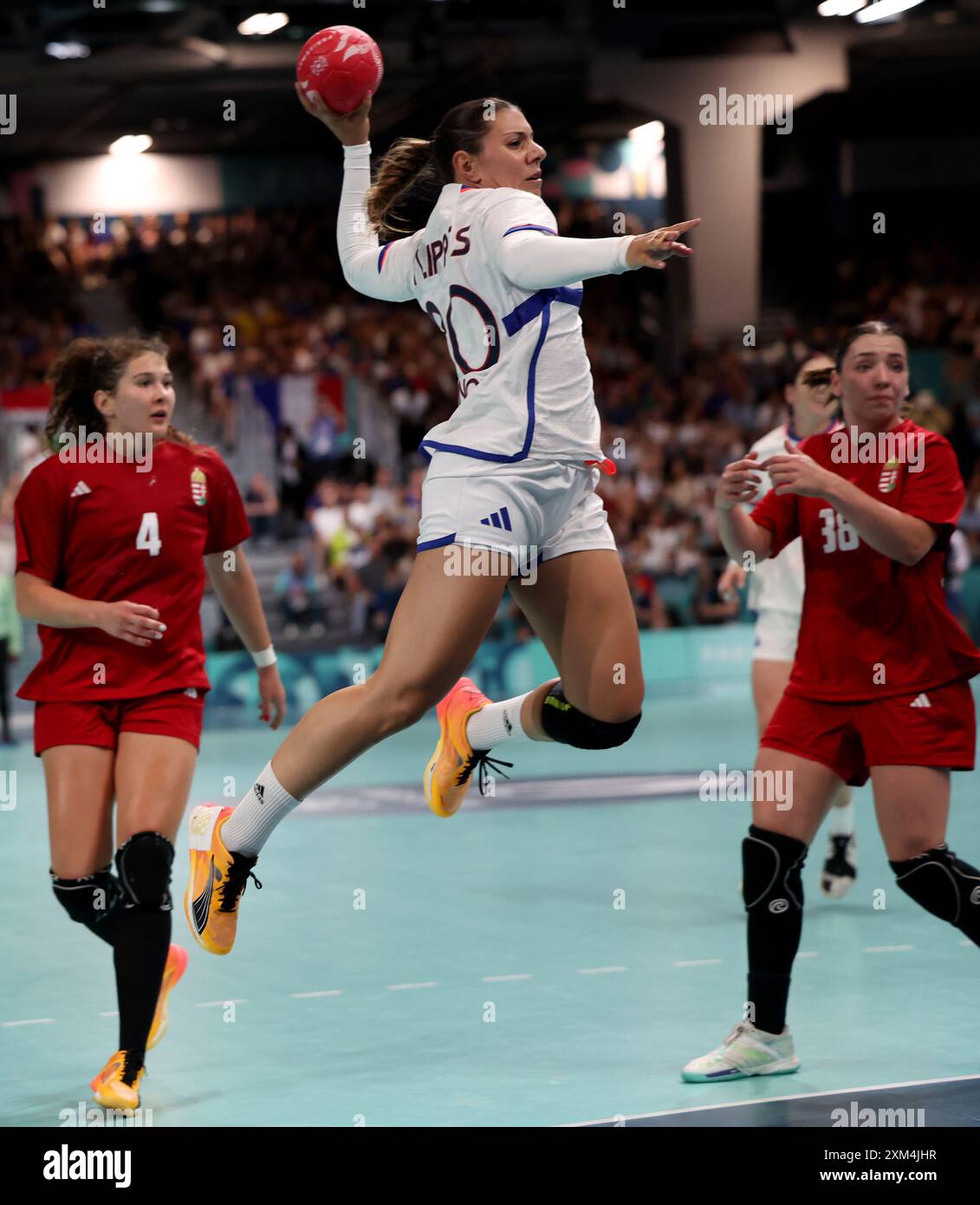 Paris, France. 25th July, 2024. Laura Flippes (C) of France competes ...