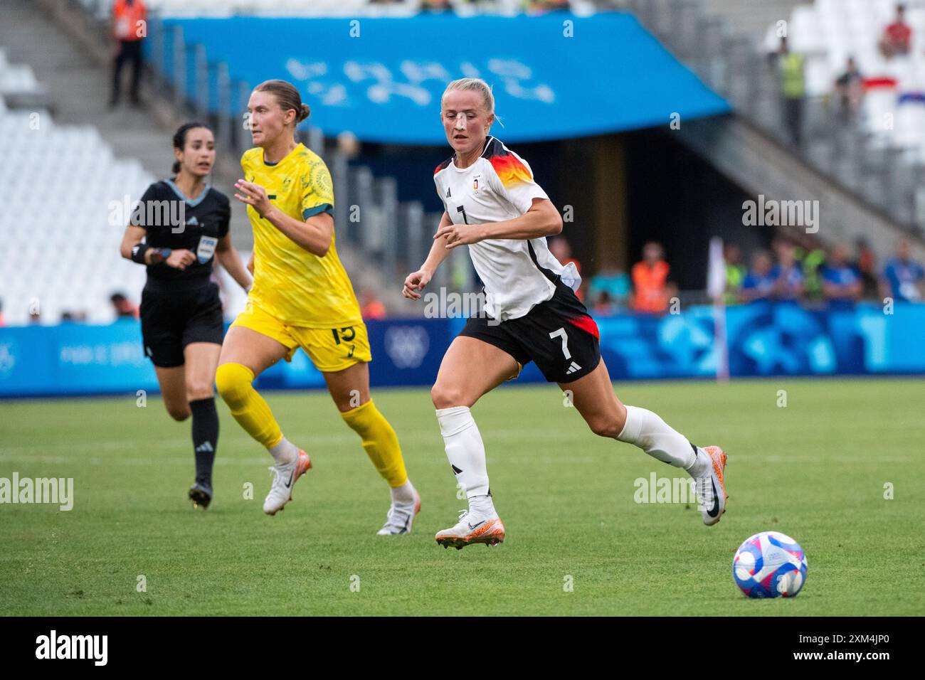 Lea Schueller (Deutschland, #07) am Ball, FRA, Olympische Spiele Paris ...