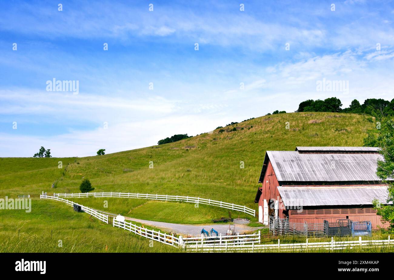 Faded barn hi-res stock photography and images - Alamy