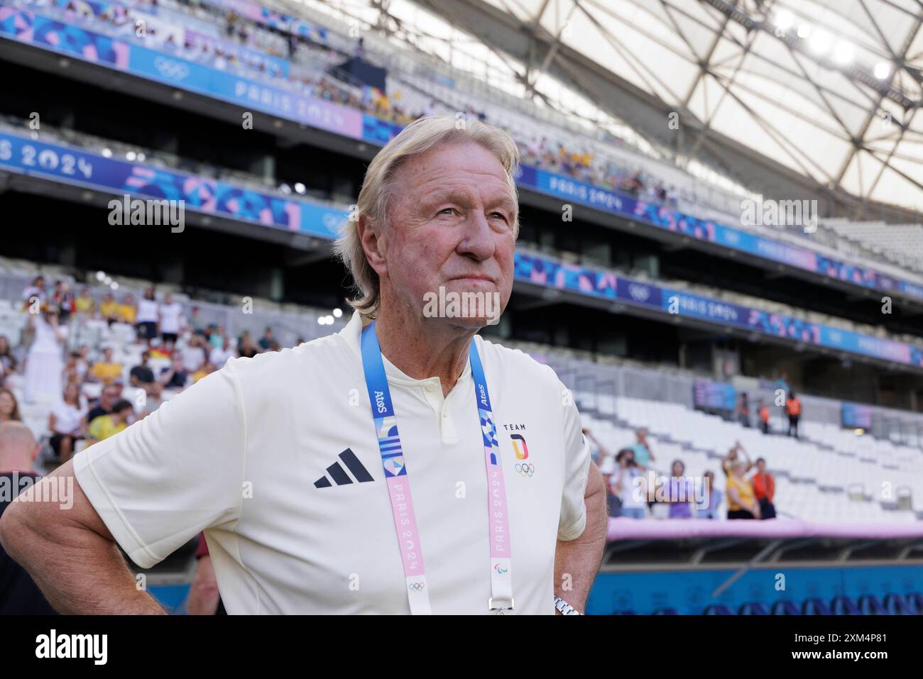 Paris olympic coach and athlete hi-res stock photography and images - Alamy