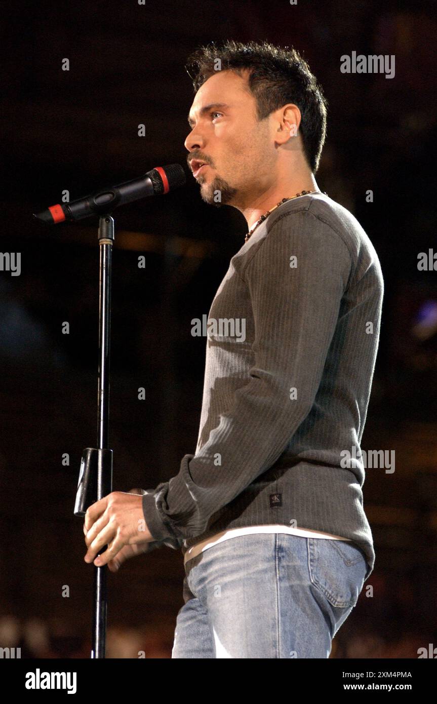 Verona Italy 07/09/2002: Nek,Italian singer, during the television show ...