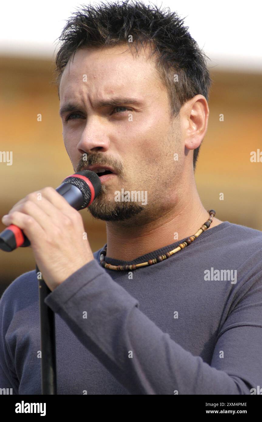 Verona Italy 07/09/2002: Nek,Italian singer, during the television show ...