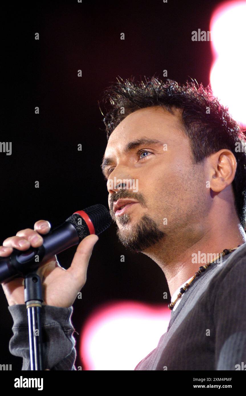 Verona Italy 07/09/2002: Nek,Italian singer, during the television show ...