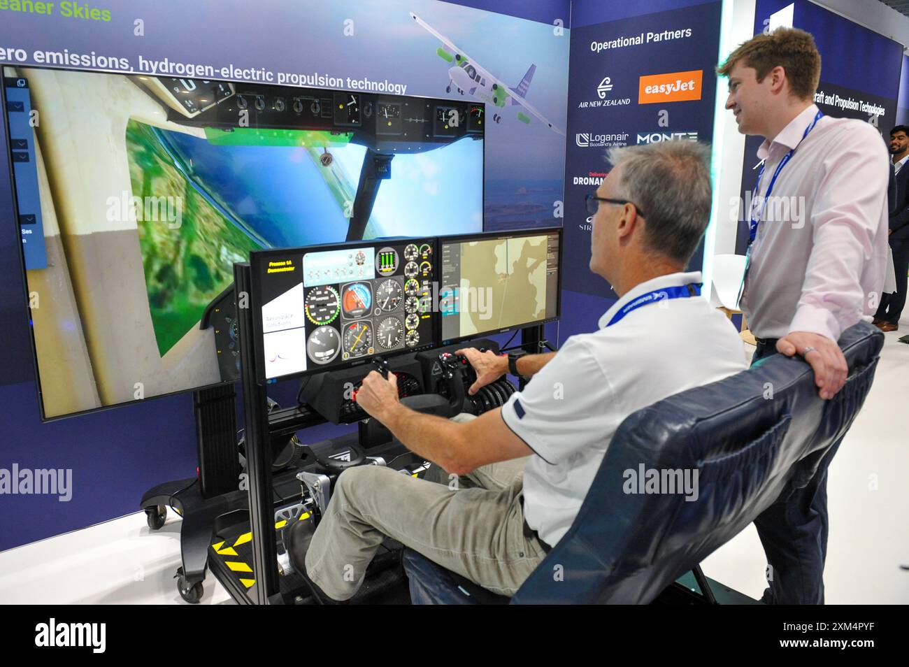 Flight simulator uk hi-res stock photography and images - Alamy