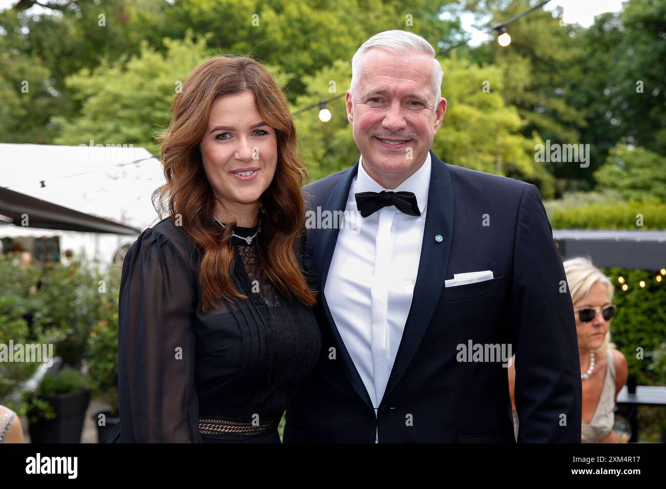 Alexander Herrmann mit Partnerin Maxi Friedrichs bei der Eröffnung der ...
