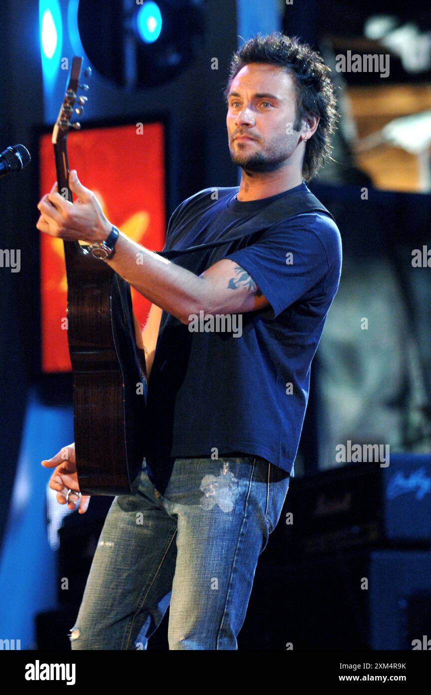 Napoli Italy 01/06/2006: Nek,Italian singer, during the television show ...