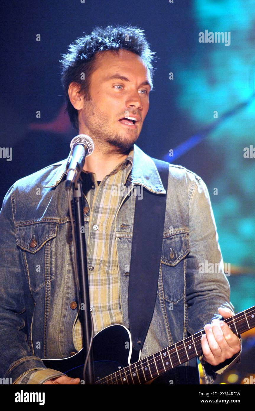 Milan Italy 25/10/2006: Nek,Italian singer, during the television show ...