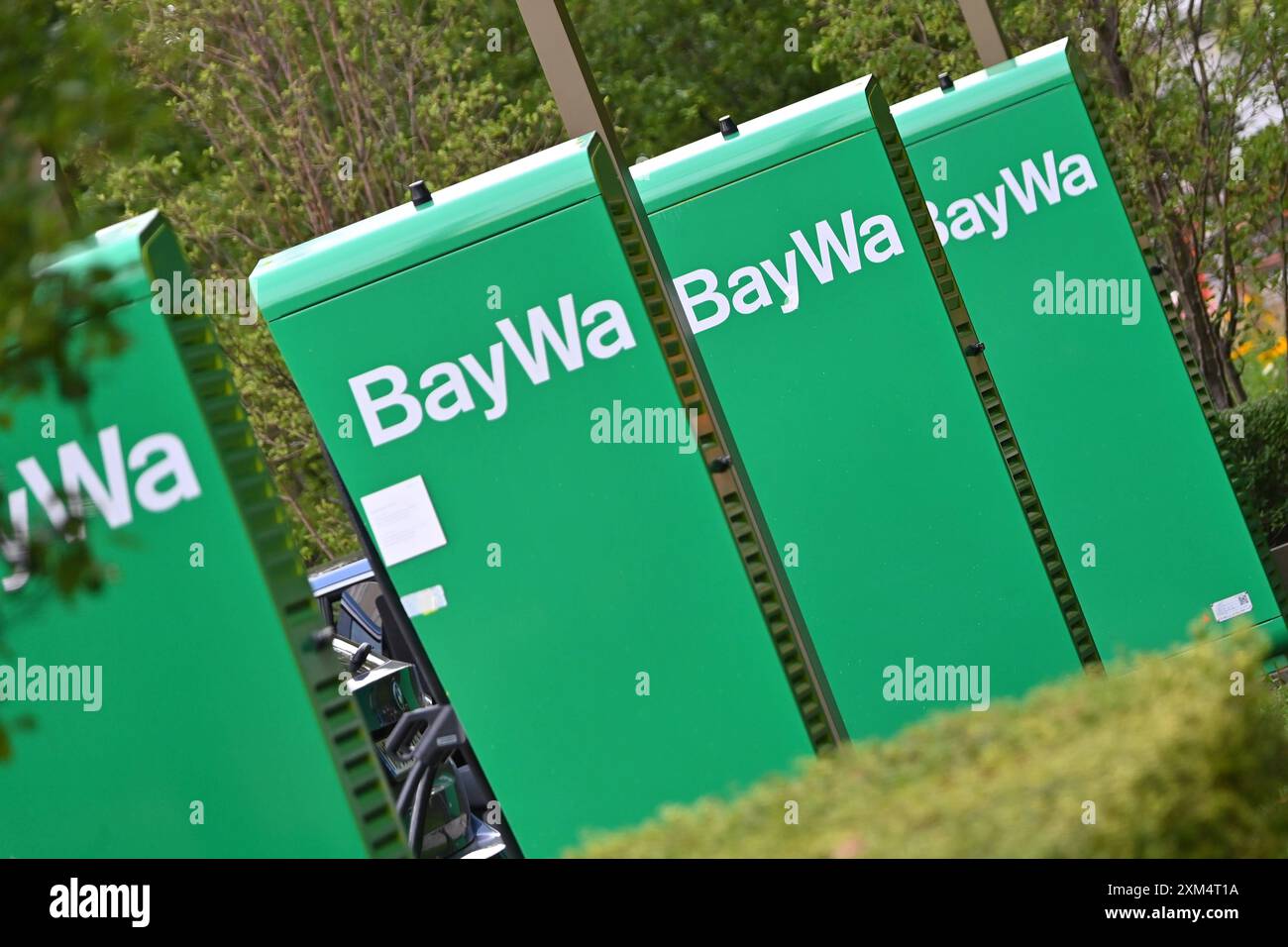 Agrarkonzern BayWa in schwerer Krise .BayWa Schriftzug,Logo,Emblem ...