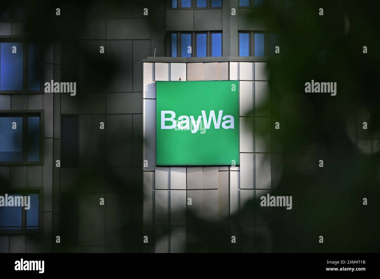 Agrarkonzern BayWa in schwerer Krise .BayWa Schriftzug,Logo,Emblem,Firmenemblem an der BayWa ...