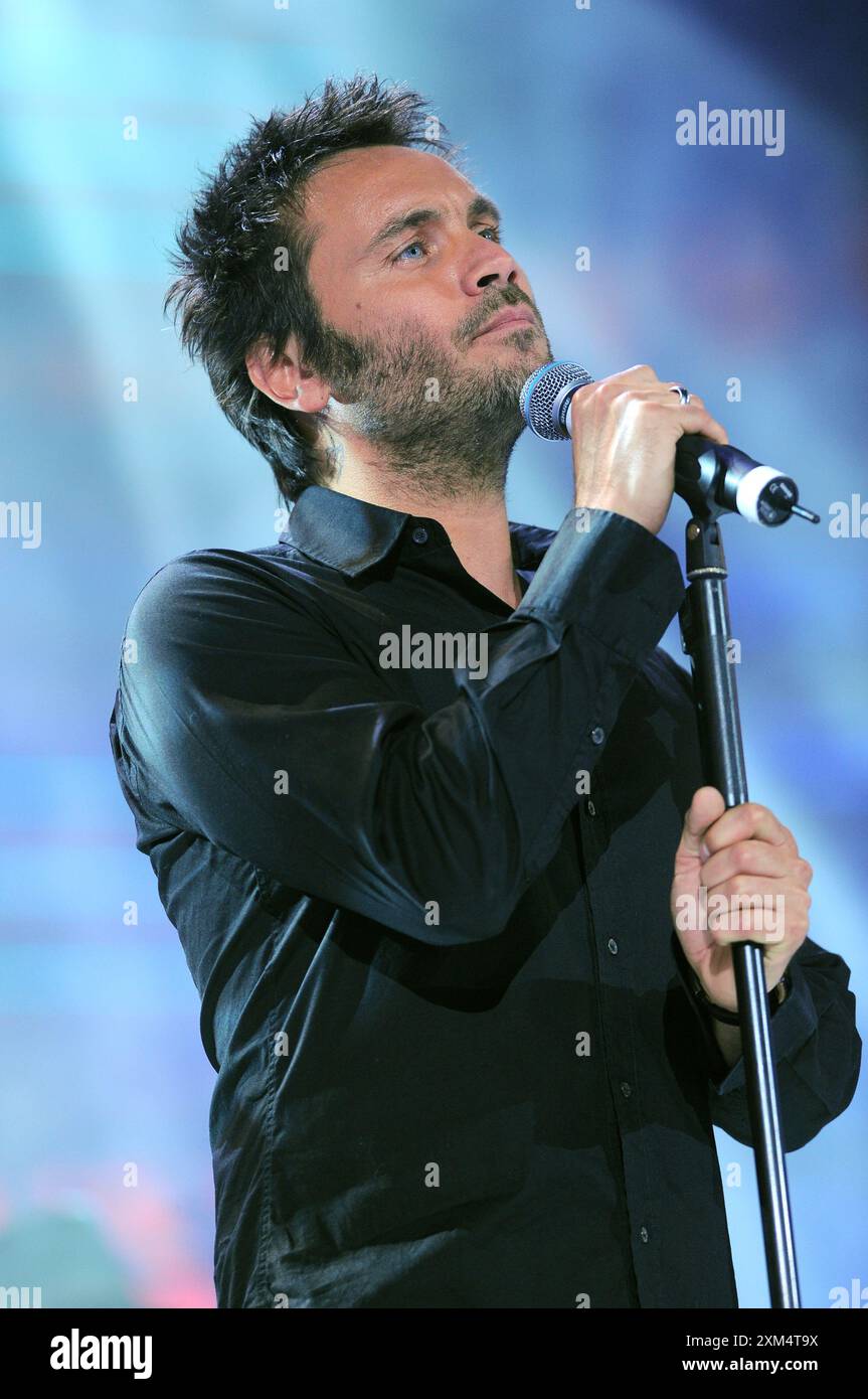 Milan Italy 07/06/2009: Nek,Italian singer,during the television show ...