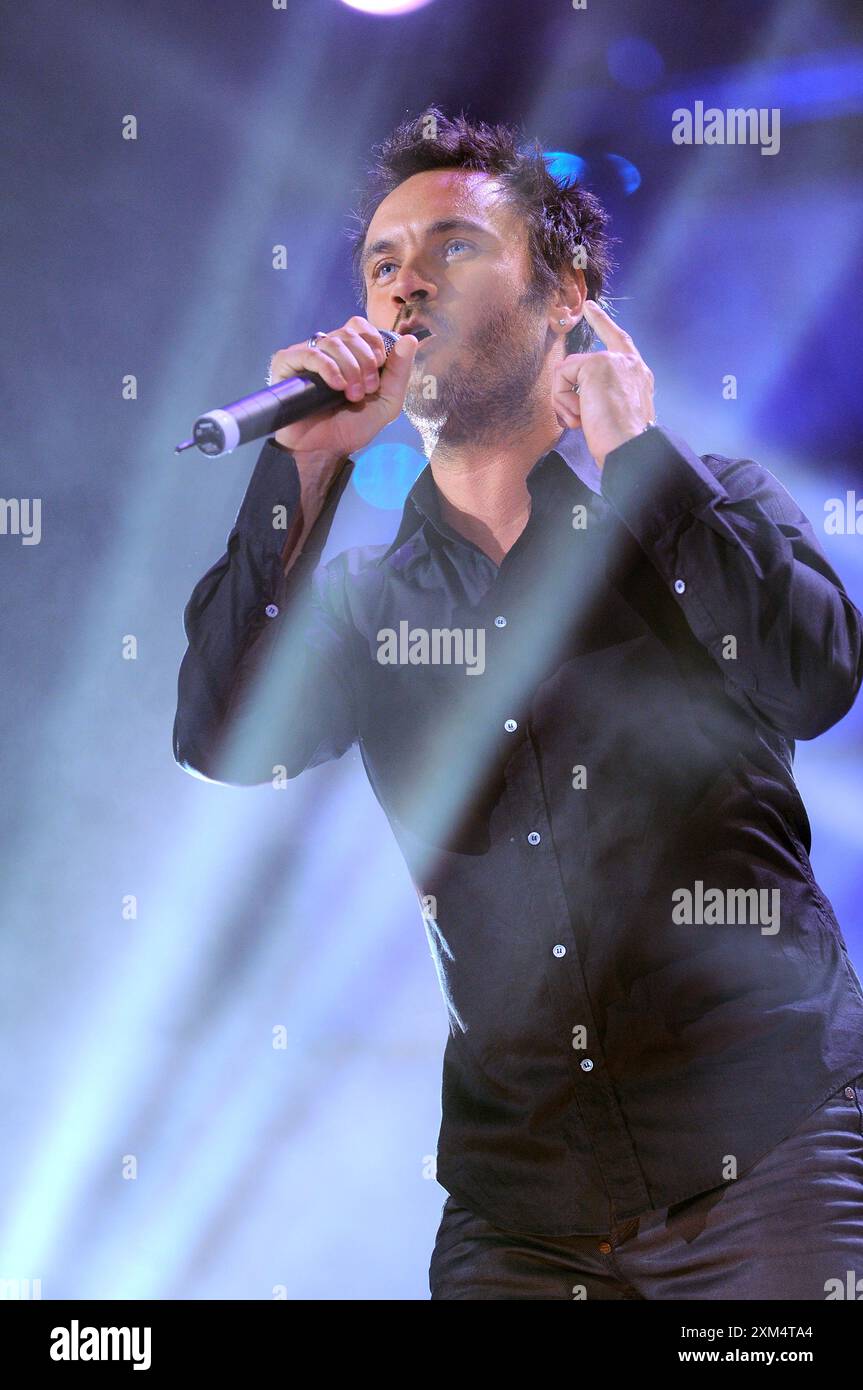 Milan Italy 07/06/2009: Nek,Italian singer,during the television show ...