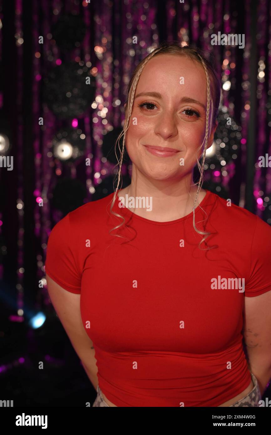 Comedian junge hi-res stock photography and images - Alamy