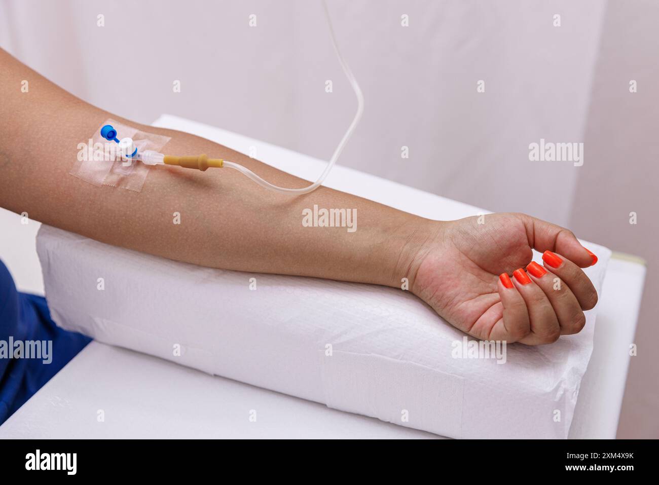 Doctor nurse receiving blood hi-res stock photography and images - Alamy
