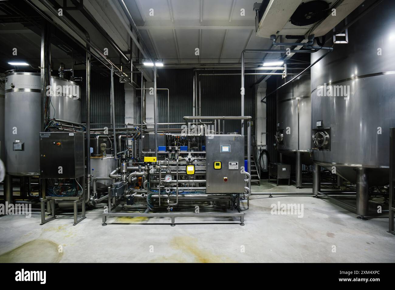 Brewery production hi-res stock photography and images - Alamy