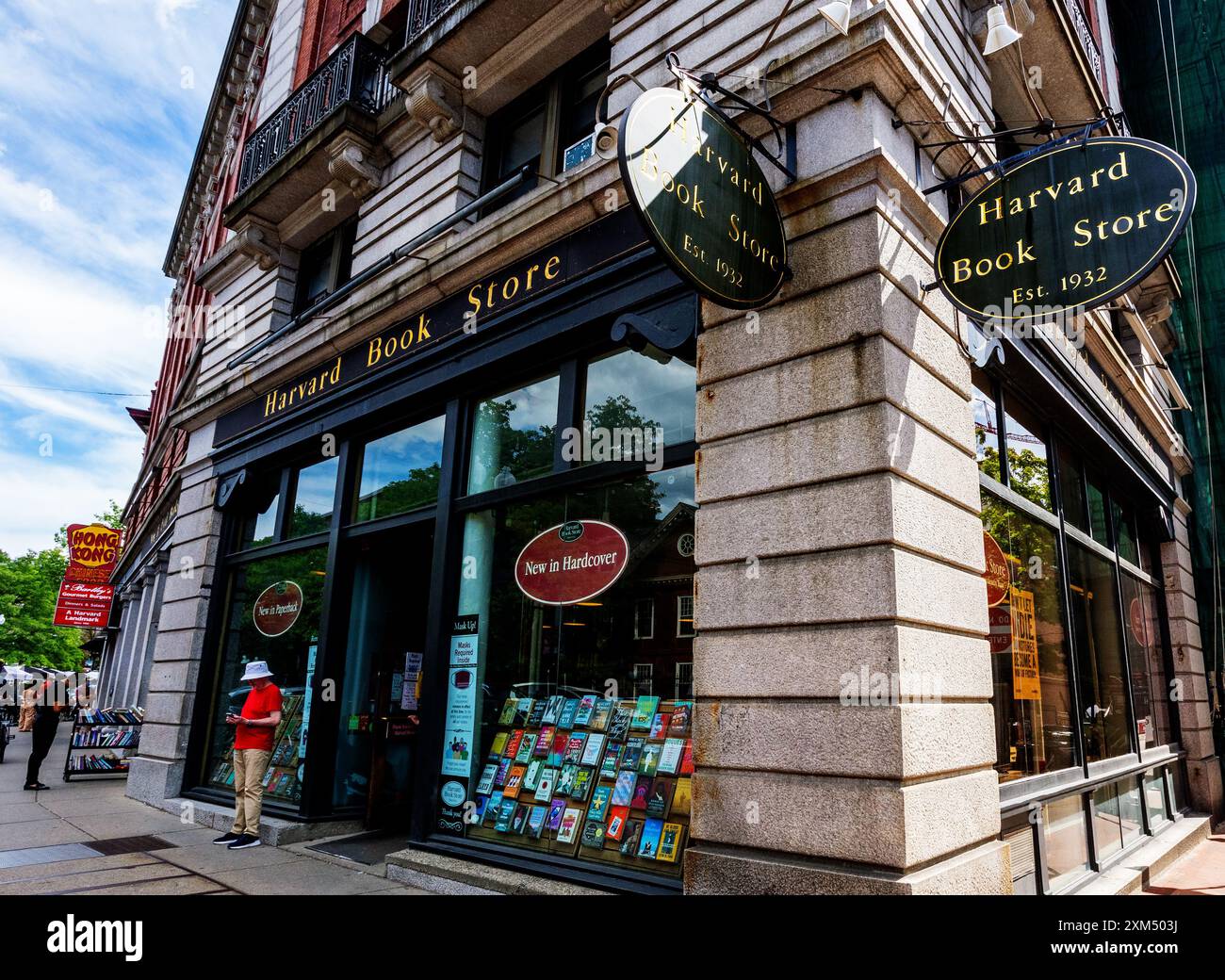 Book store with destinations hi-res stock photography and images - Alamy
