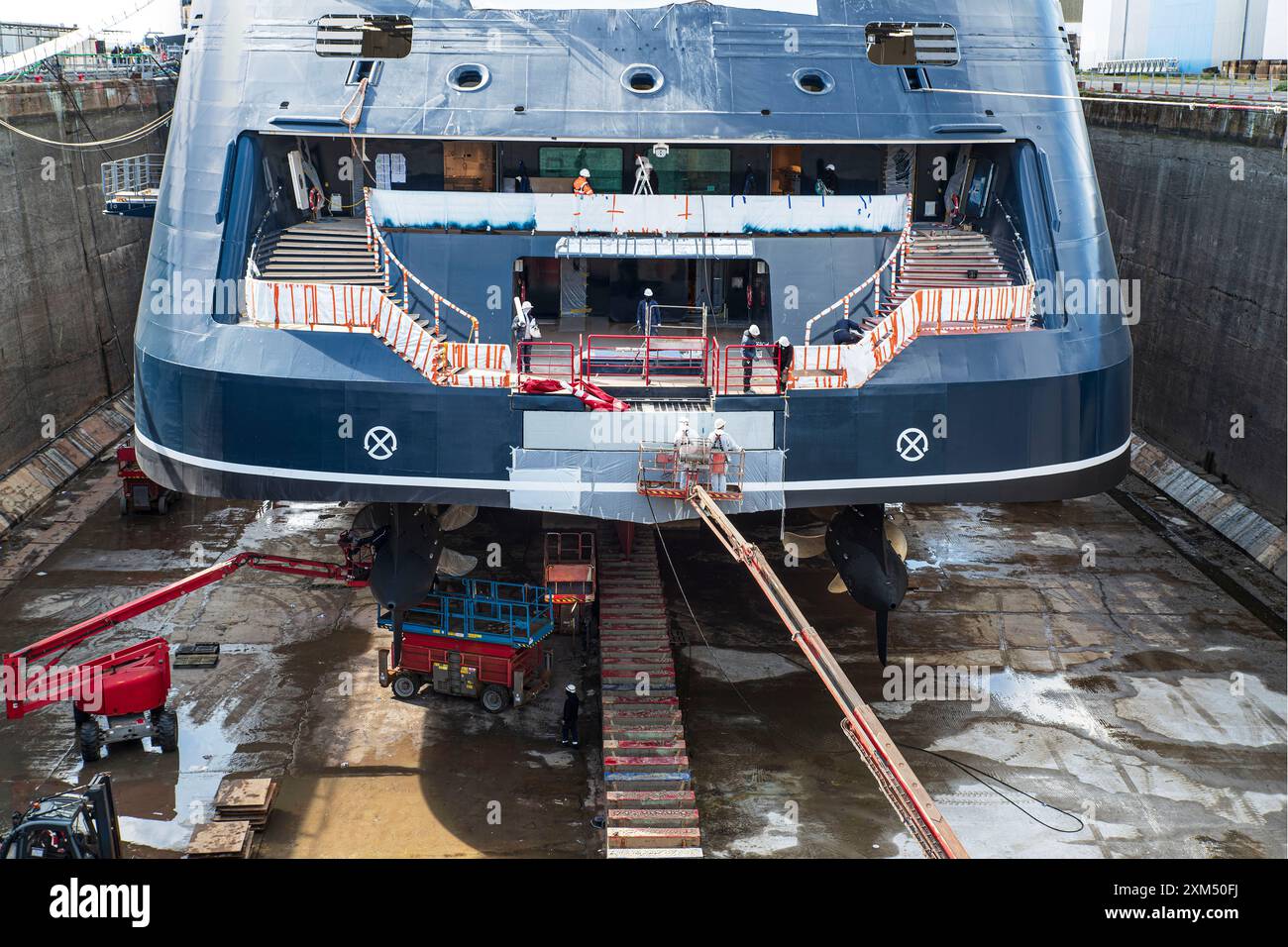 Ship in dry dock in a port for repairs Stock Photo - Alamy