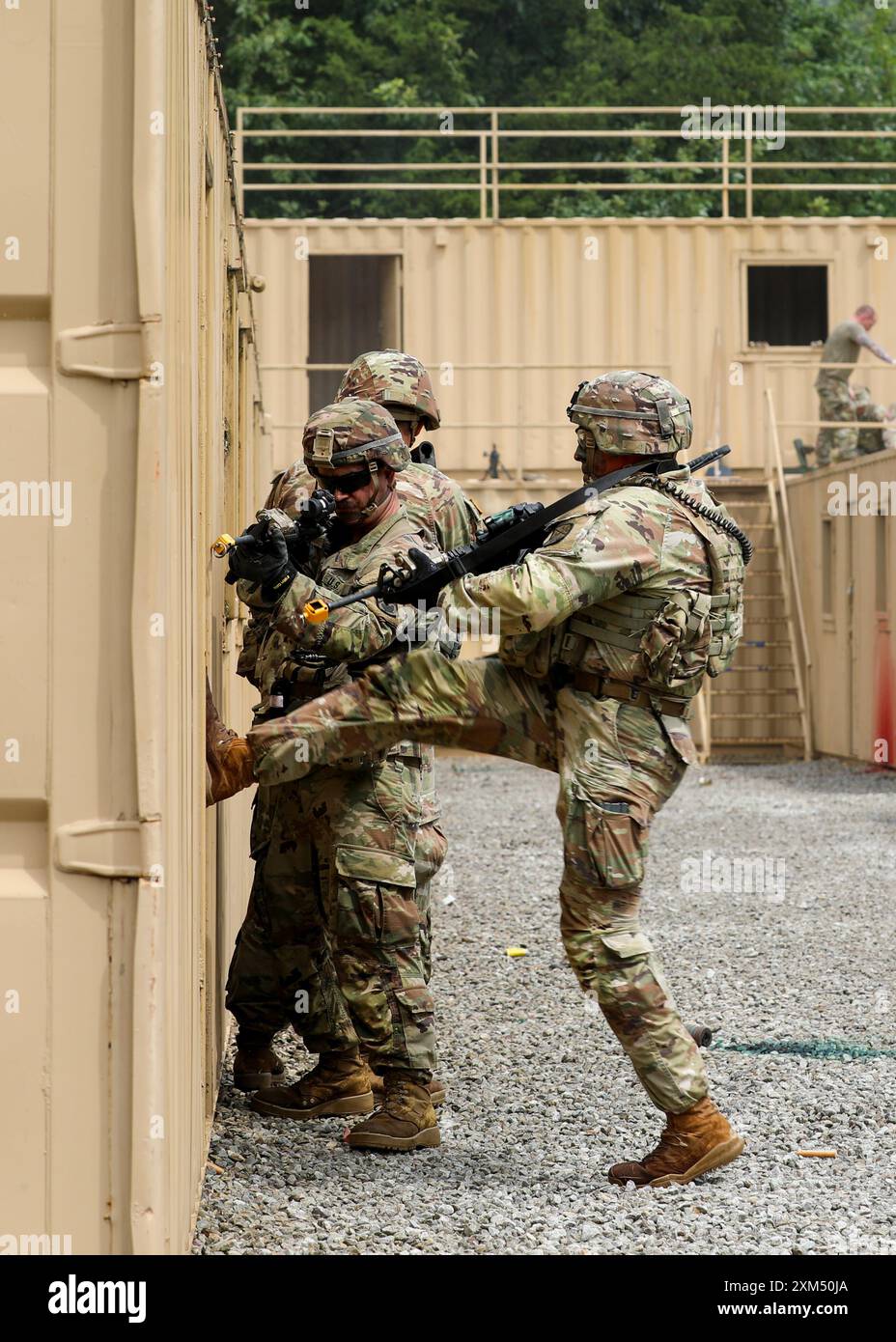 Soldiers tennessee army national guard hi-res stock photography and ...