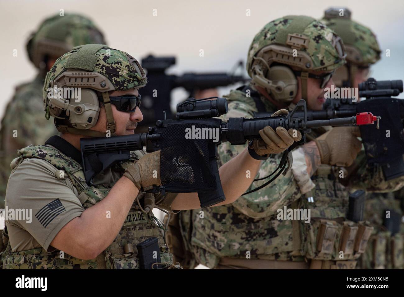 Coast Guardsmen from Port Security Unit 311, Shoreside Security ...