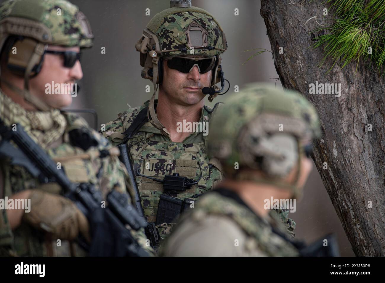Coast Guardsmen from Port Security Unit 311, Shoreside Security ...
