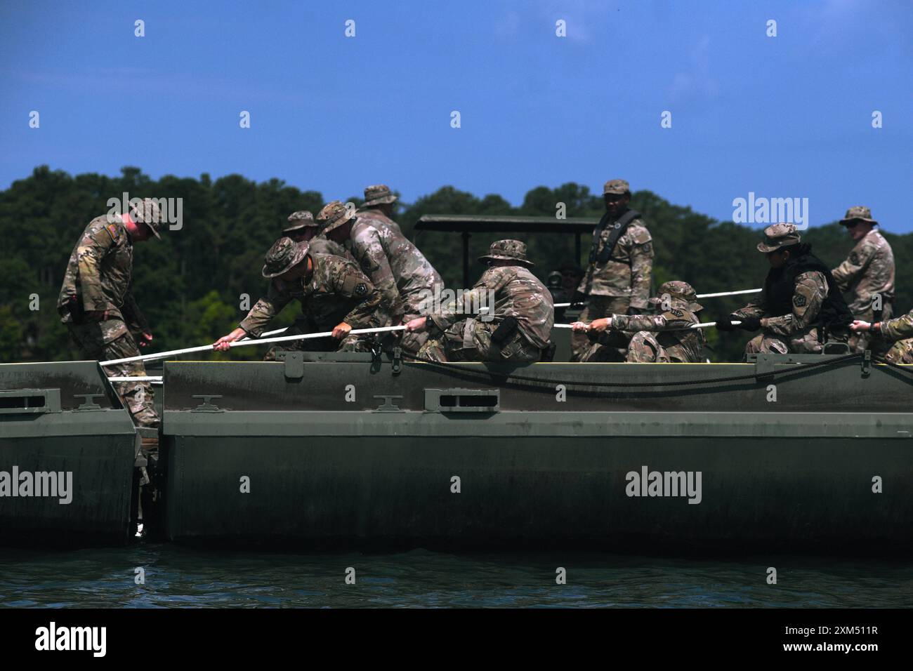 Soldiers with the 125th Multi-role Bridge Company, South Carolina Army ...