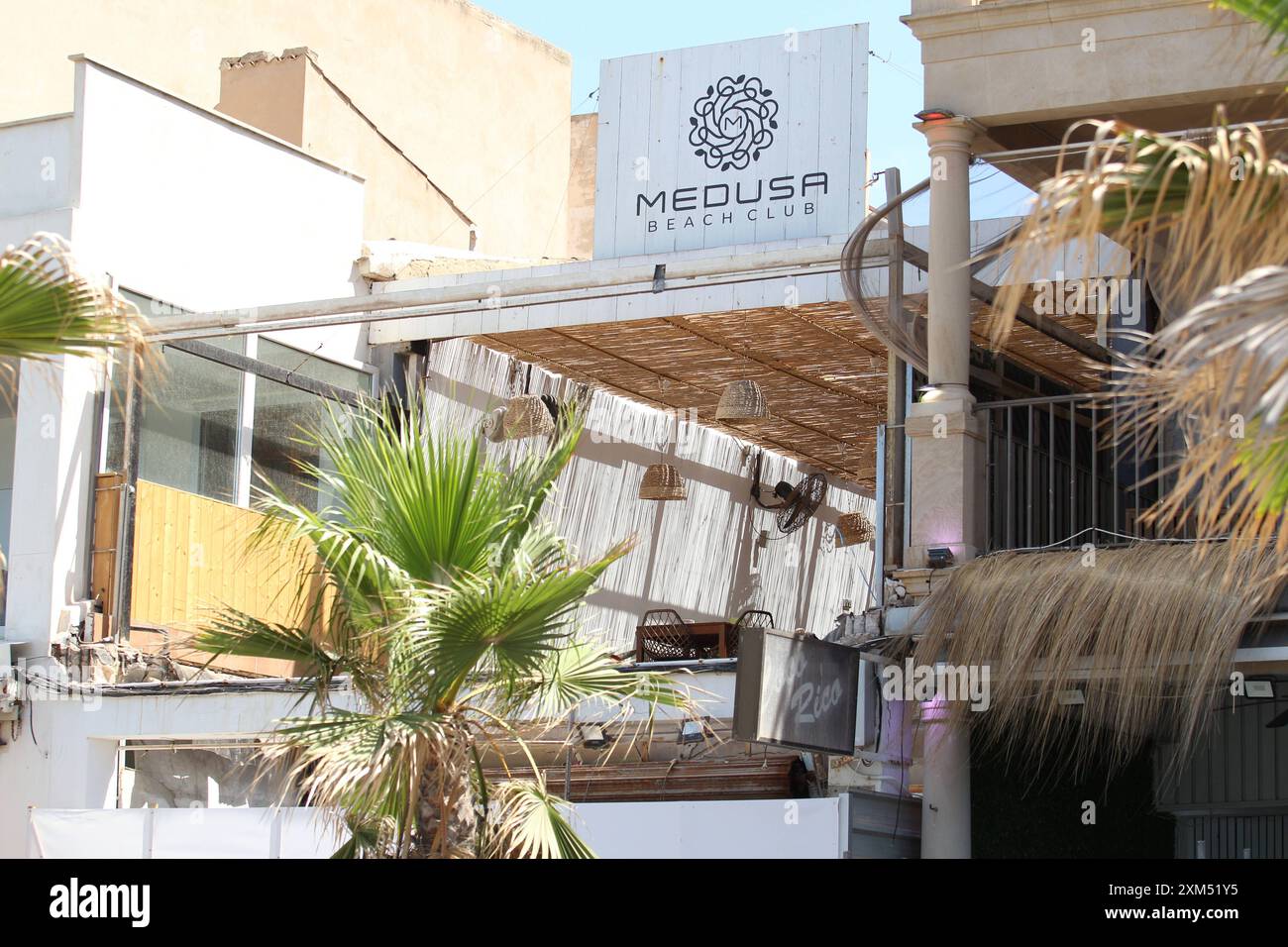 Geschlossener Medusa Beach Club an der Playa de Palma. Beim Einsturz ...