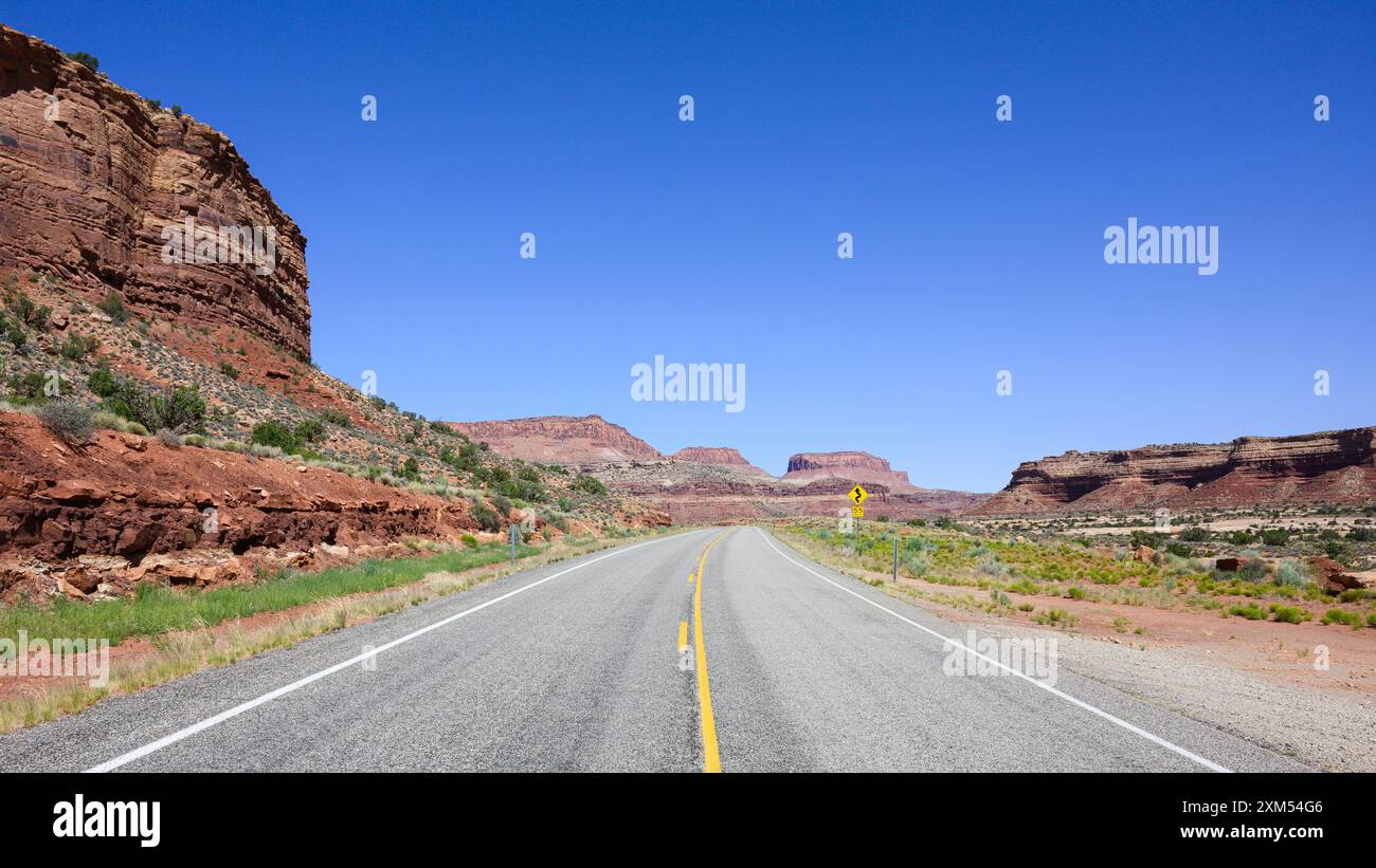 Two lane road through desert of Utah Canyon Country Stock Photo - Alamy
