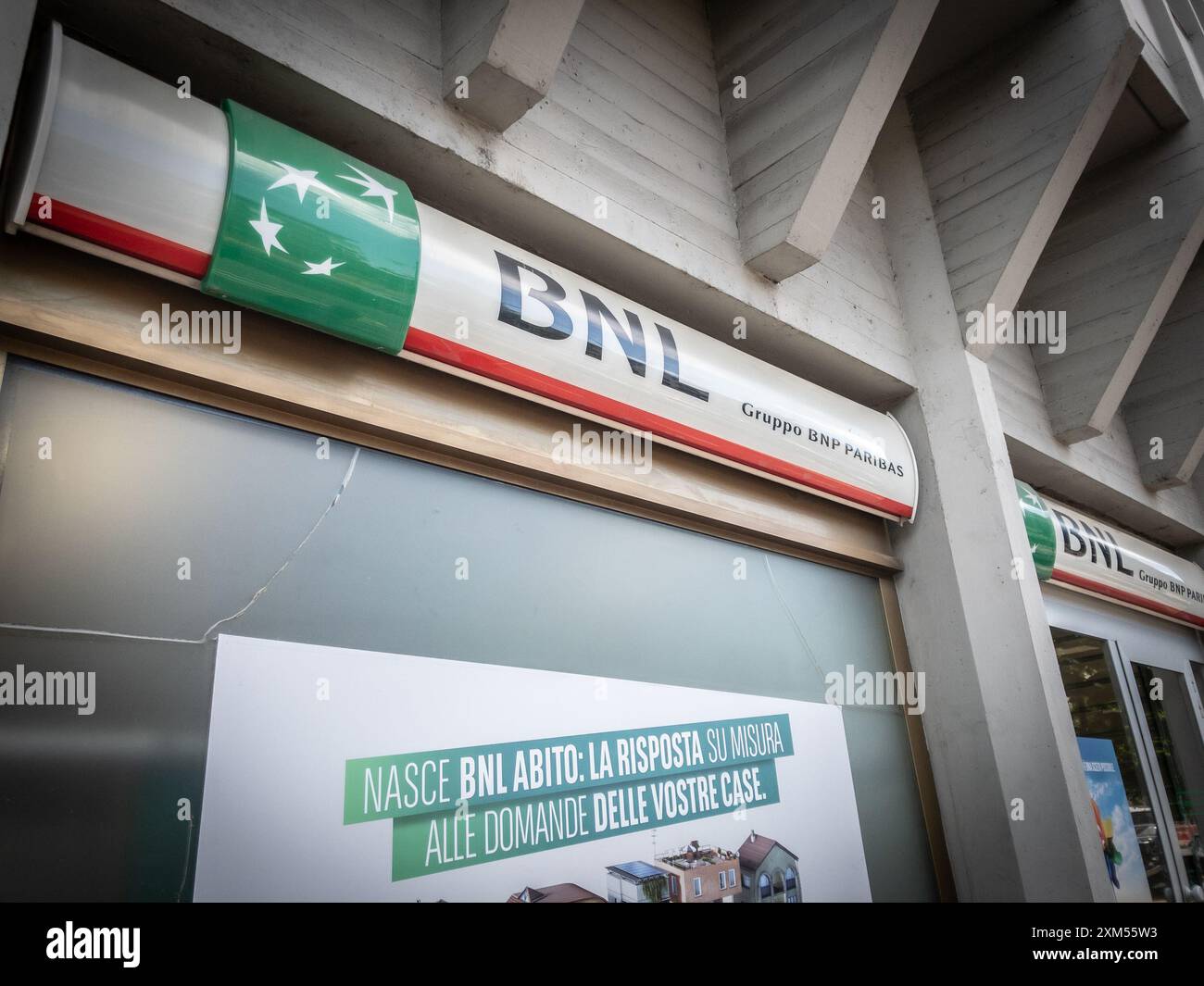 Retil banking hi-res stock photography and images - Alamy